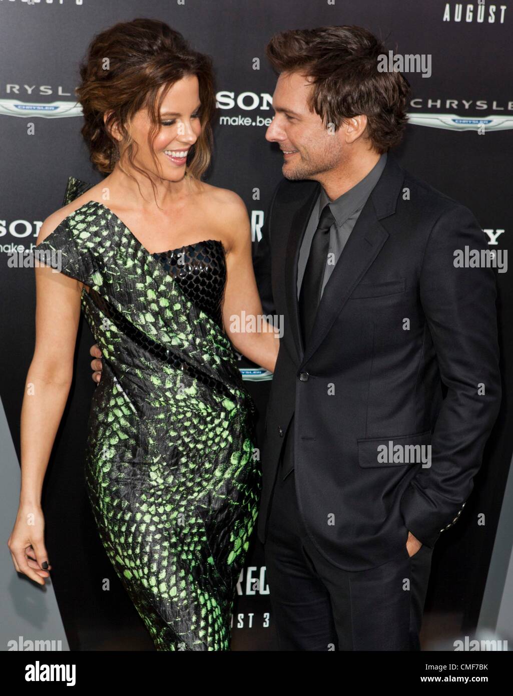 Kate Beckinsale, Len Wiseman at arrivals for TOTAL RECALL Premiere ...
