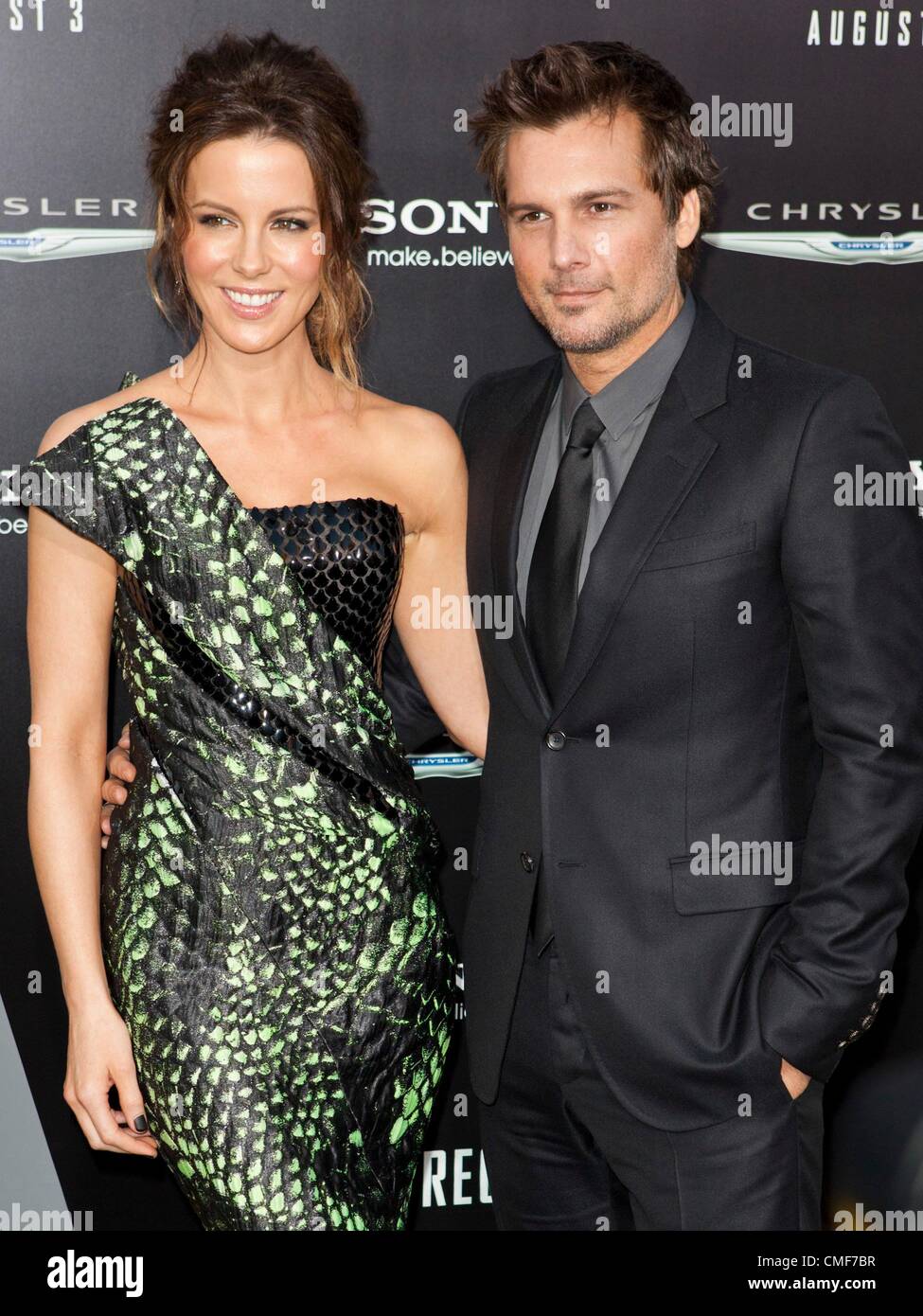 Kate Beckinsale, Len Wiseman at arrivals for TOTAL RECALL Premiere ...