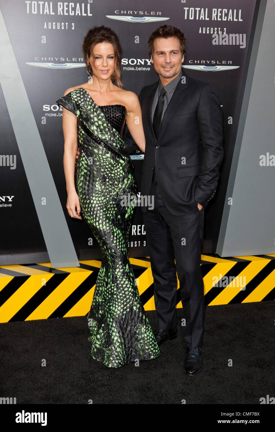 Kate Beckinsale, Len Wiseman at arrivals for TOTAL RECALL Premiere ...