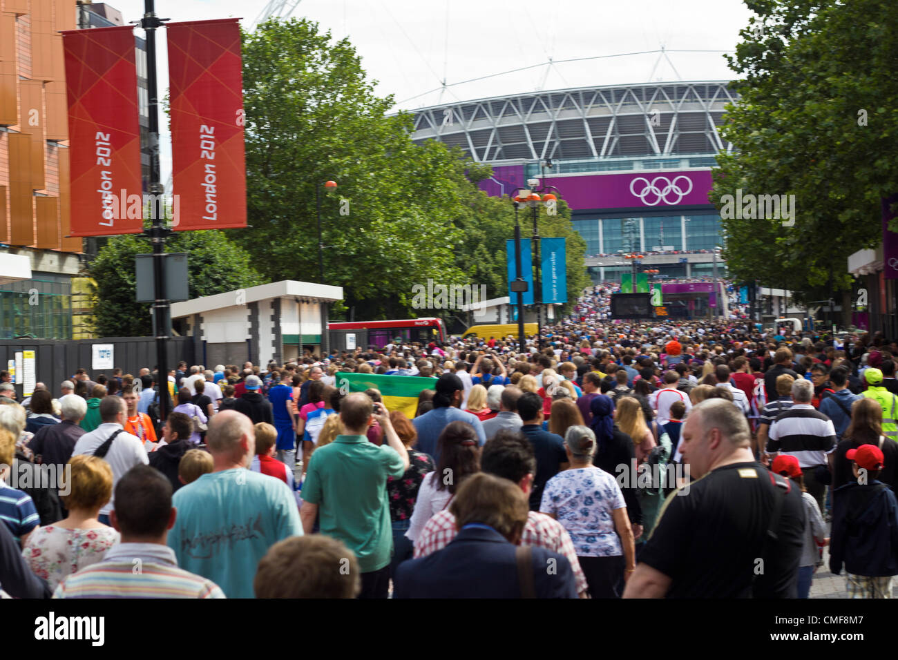 Outside wembley stadium hi-res stock photography and images - Alamy