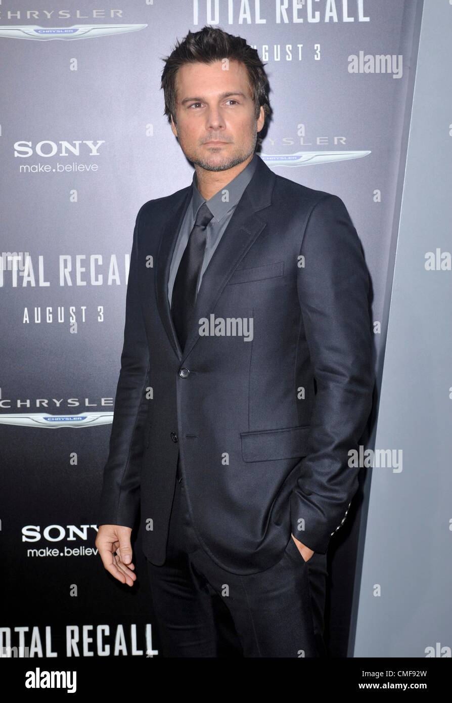 Len Wiseman at arrivals for TOTAL RECALL Premiere, Grauman's Chinese ...