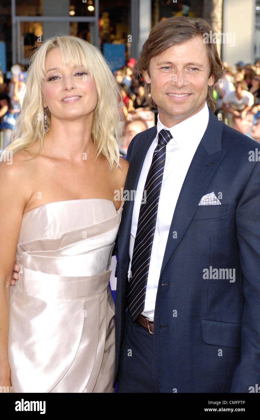 Grant show and katherine lanasa hi-res stock photography and images - Alamy
