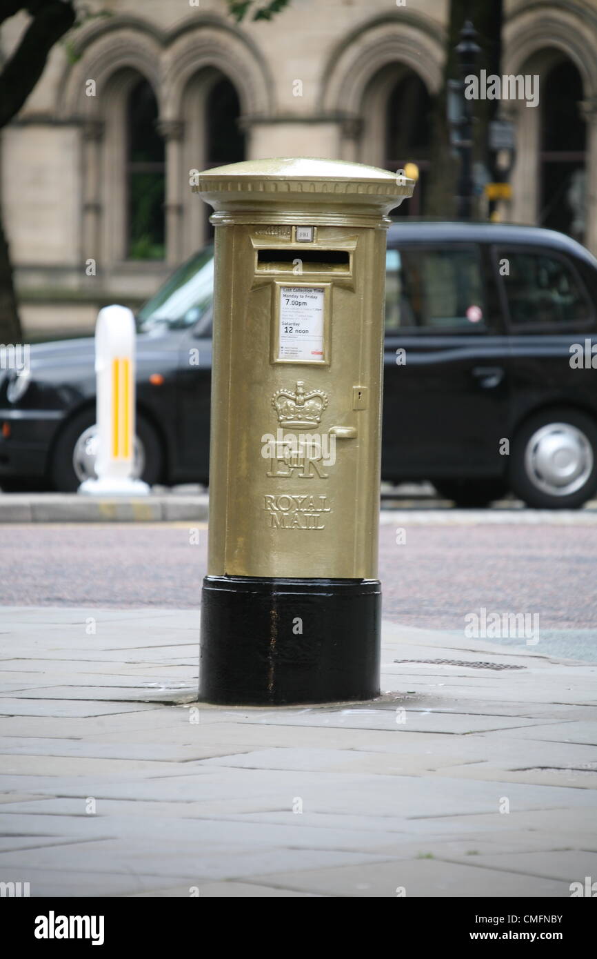 Gold Postbox Stock Photos & Gold Postbox Stock Images - Alamy