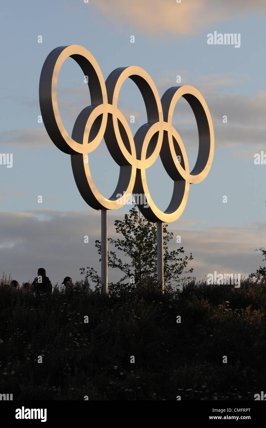 The sun sets on the Olympic Rings at the 2012 Olympic Park, London ...