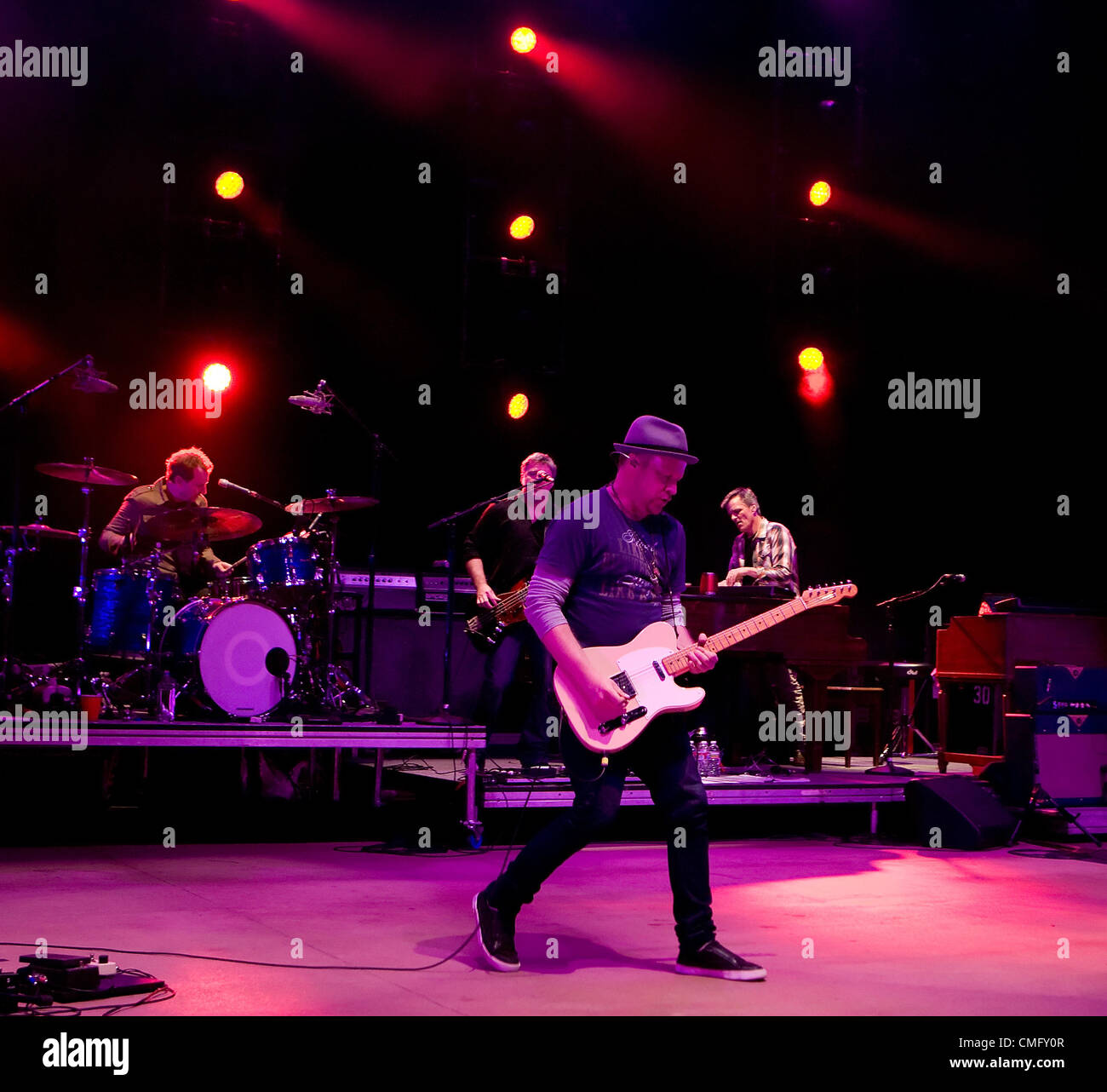 Counting crows guitarist hi-res stock photography and images - Alamy