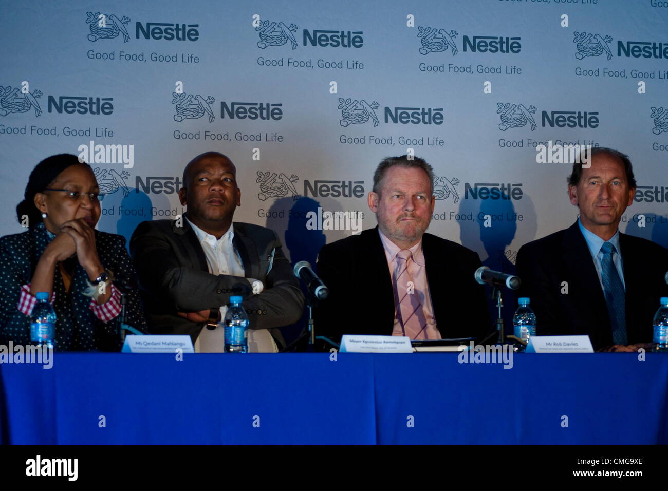 Babelegi nestle hi-res stock photography and images - Alamy