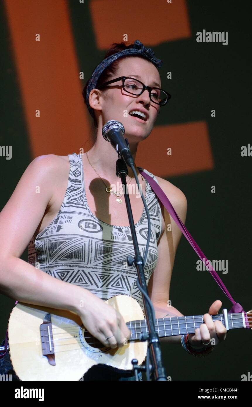 Ingrid Michaelson at in-store appearance for Live at the Apple Store ...