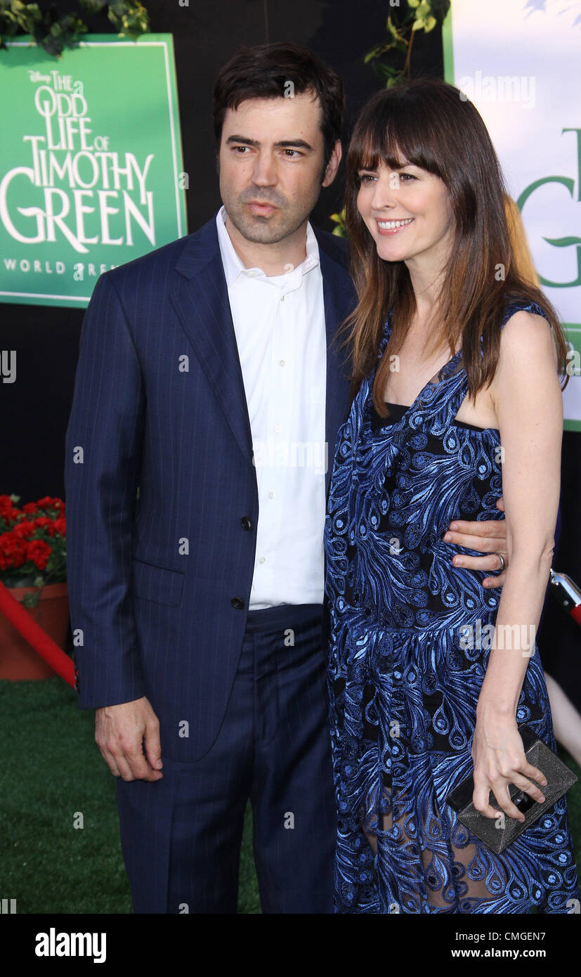 Ron livingston and rosemarie dewitt hi-res stock photography and images ...