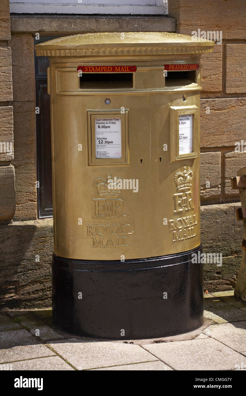 Gold mail hi-res stock photography and images - Alamy