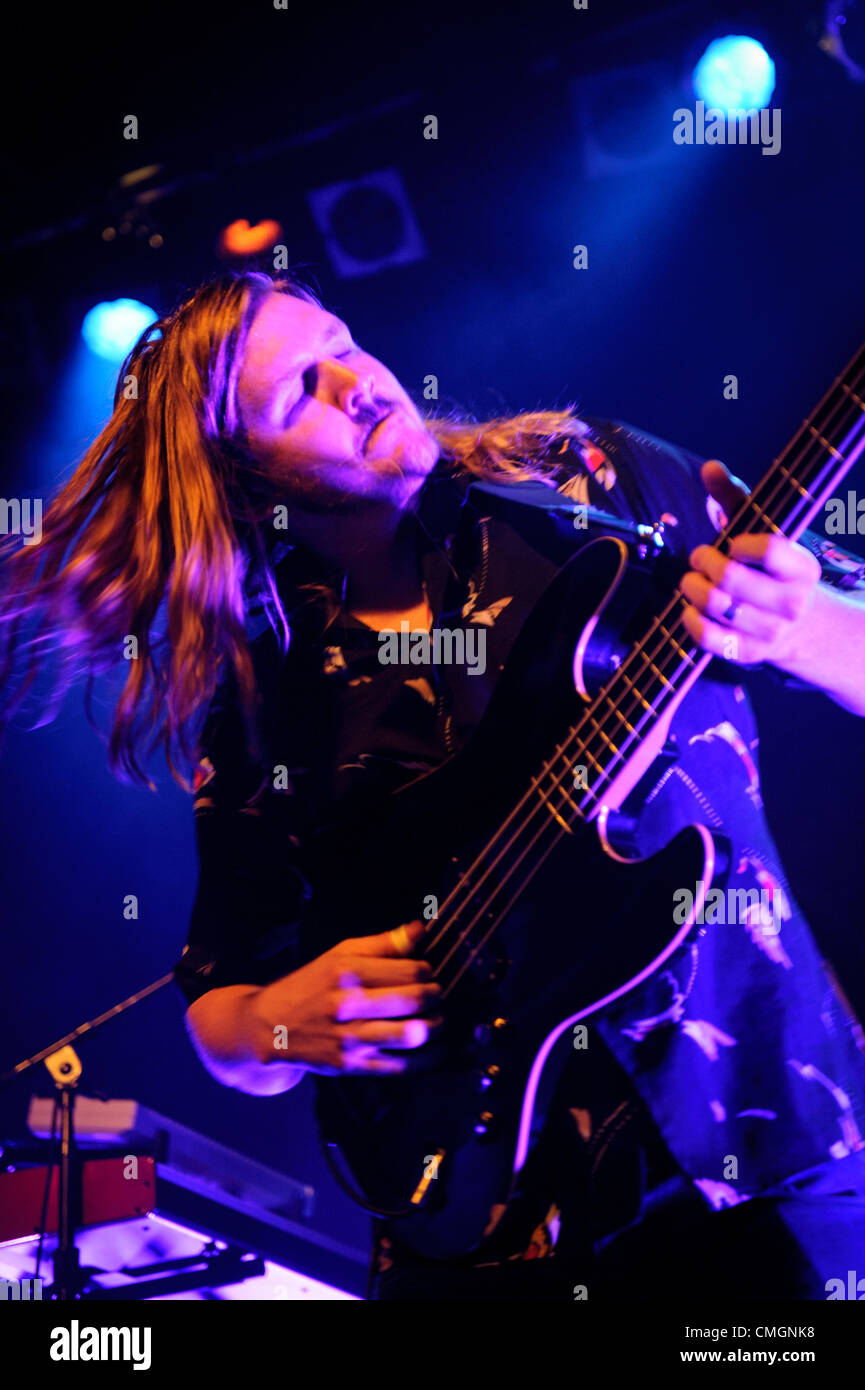 Temper trap hi-res stock photography and images - Alamy