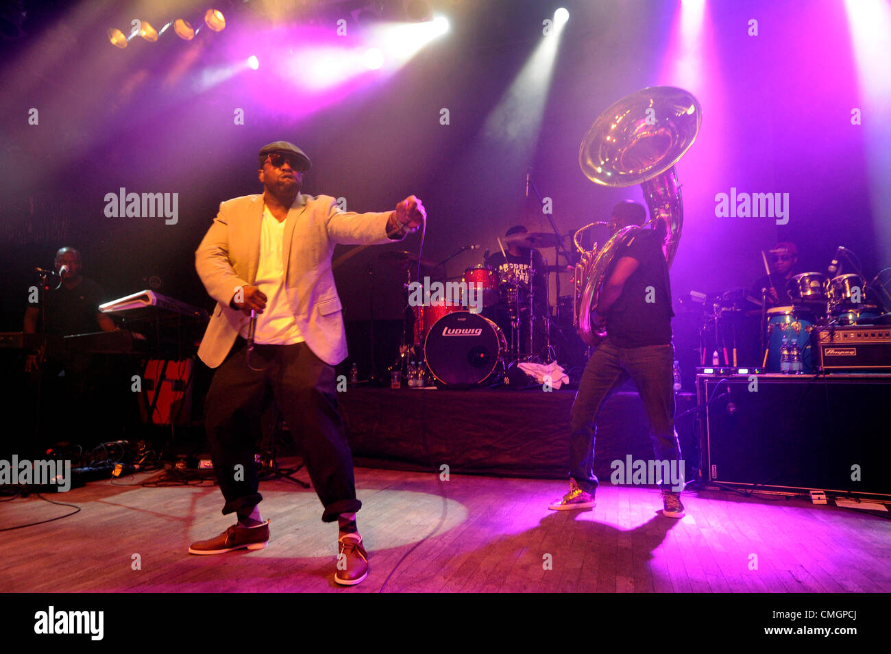 Roots music hi-res stock photography and images - Alamy