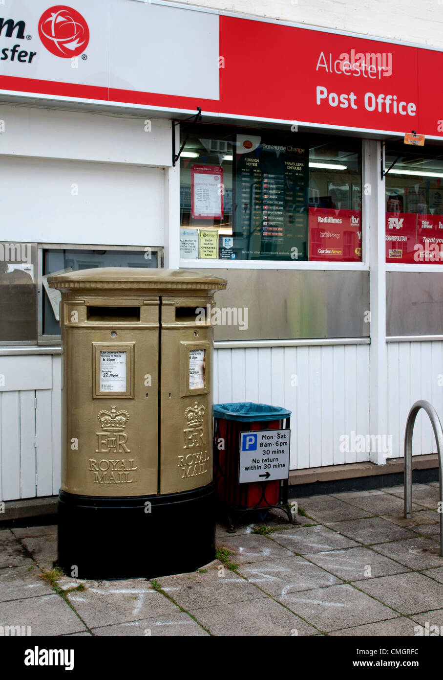 Centre gold medalist hi-res stock photography and images - Alamy