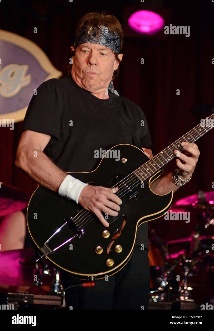 George Thorogood on stage for George Thorogood and the Destroyers In ...