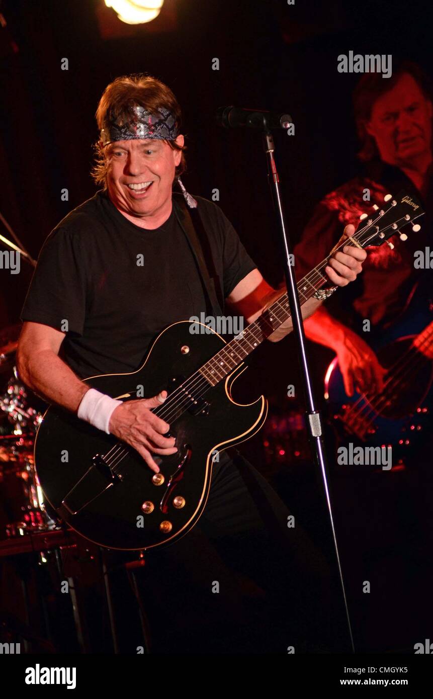 George Thorogood on stage for George Thorogood and the Destroyers In ...