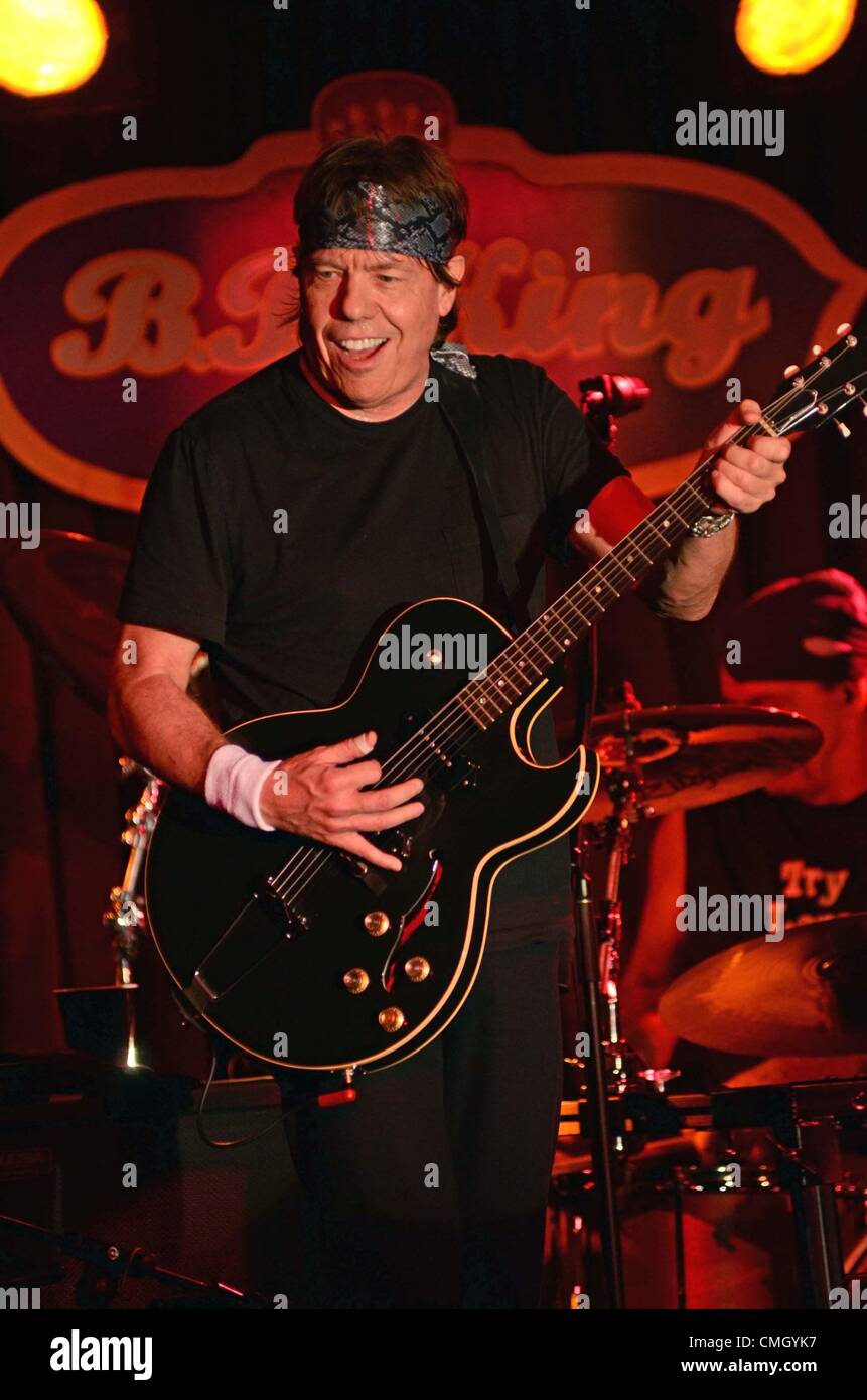 George Thorogood on stage for George Thorogood and the Destroyers In ...