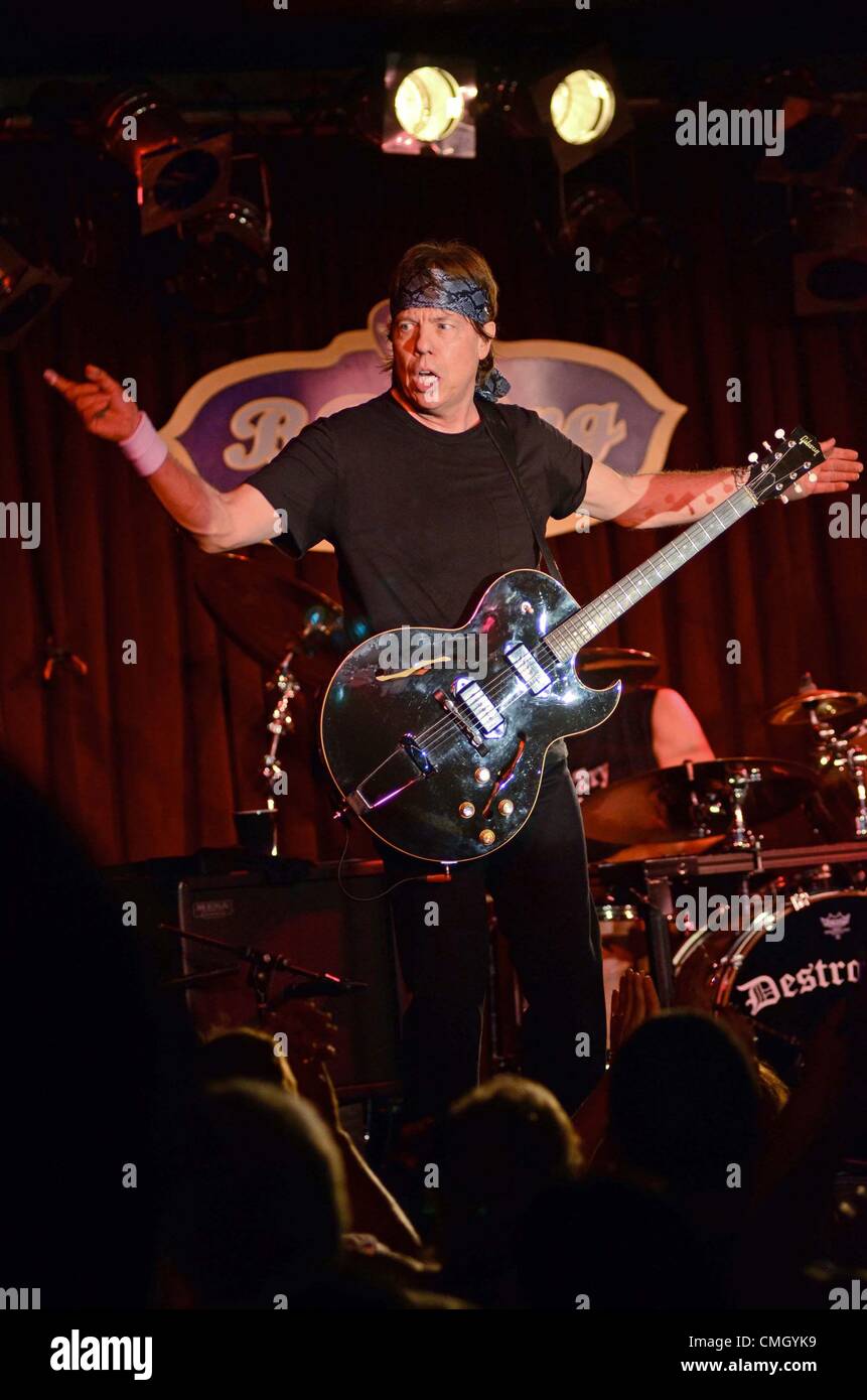 George Thorogood on stage for George Thorogood and the Destroyers In ...