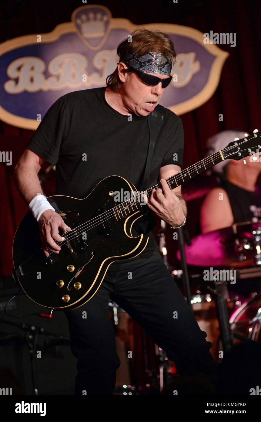 George Thorogood on stage for George Thorogood and the Destroyers In ...
