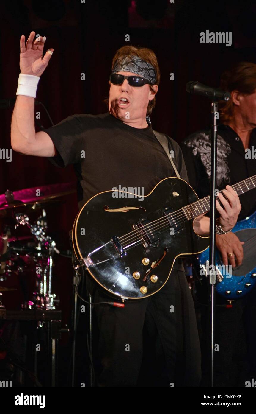 George Thorogood on stage for George Thorogood and the Destroyers In ...