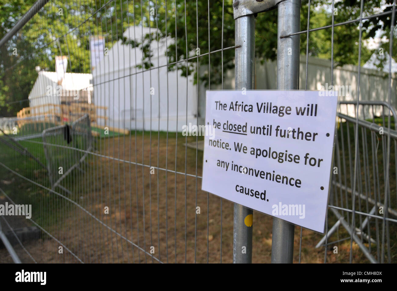Kensington Gardens, London, UK. 10th August 2012. Signs and locked ...
