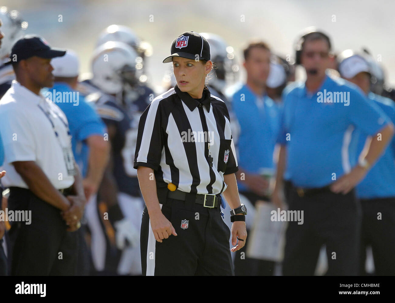 Nfl referees hi-res stock photography and images - Alamy