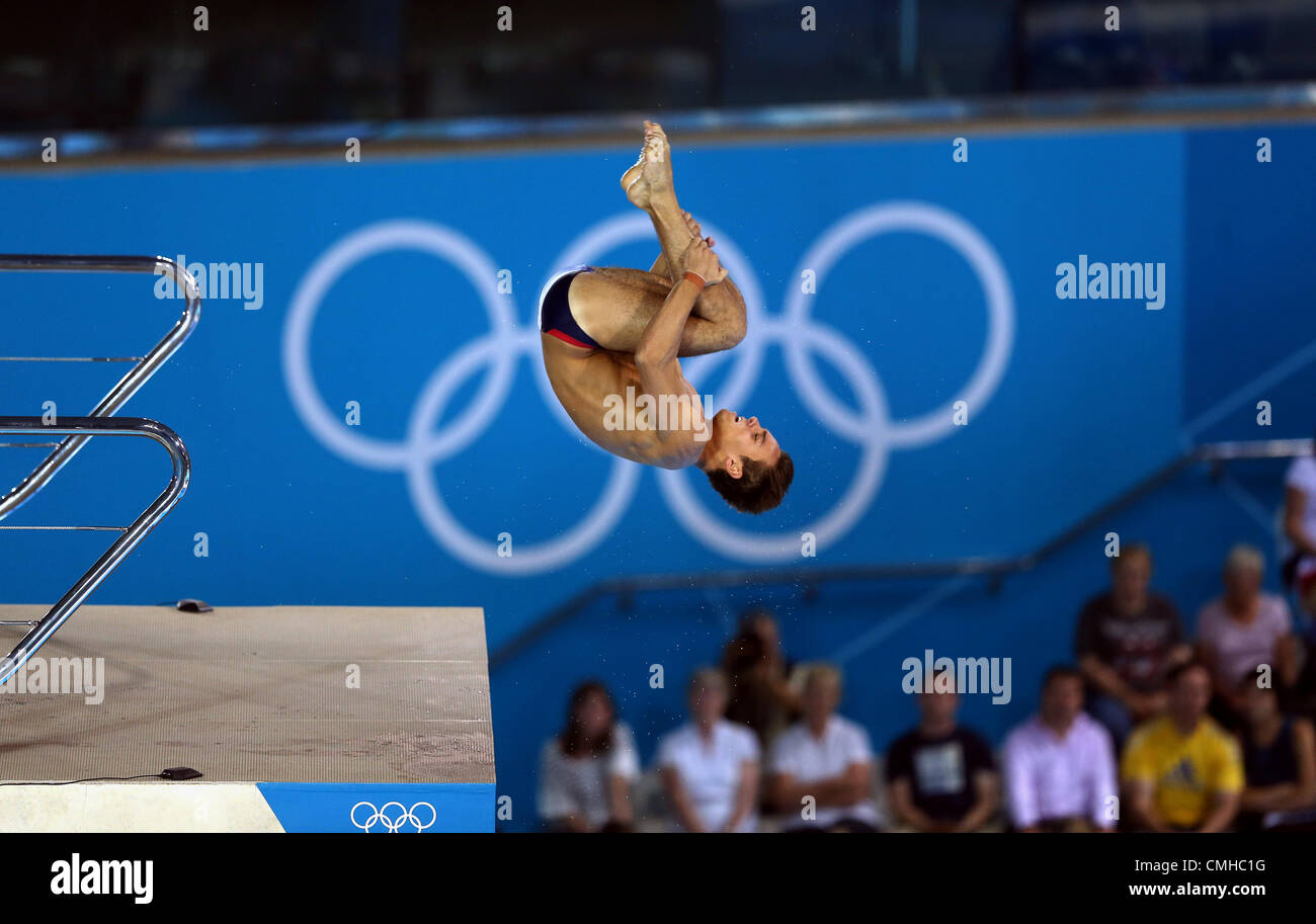 Tom daley diving 10m platform hi-res stock photography and images - Alamy