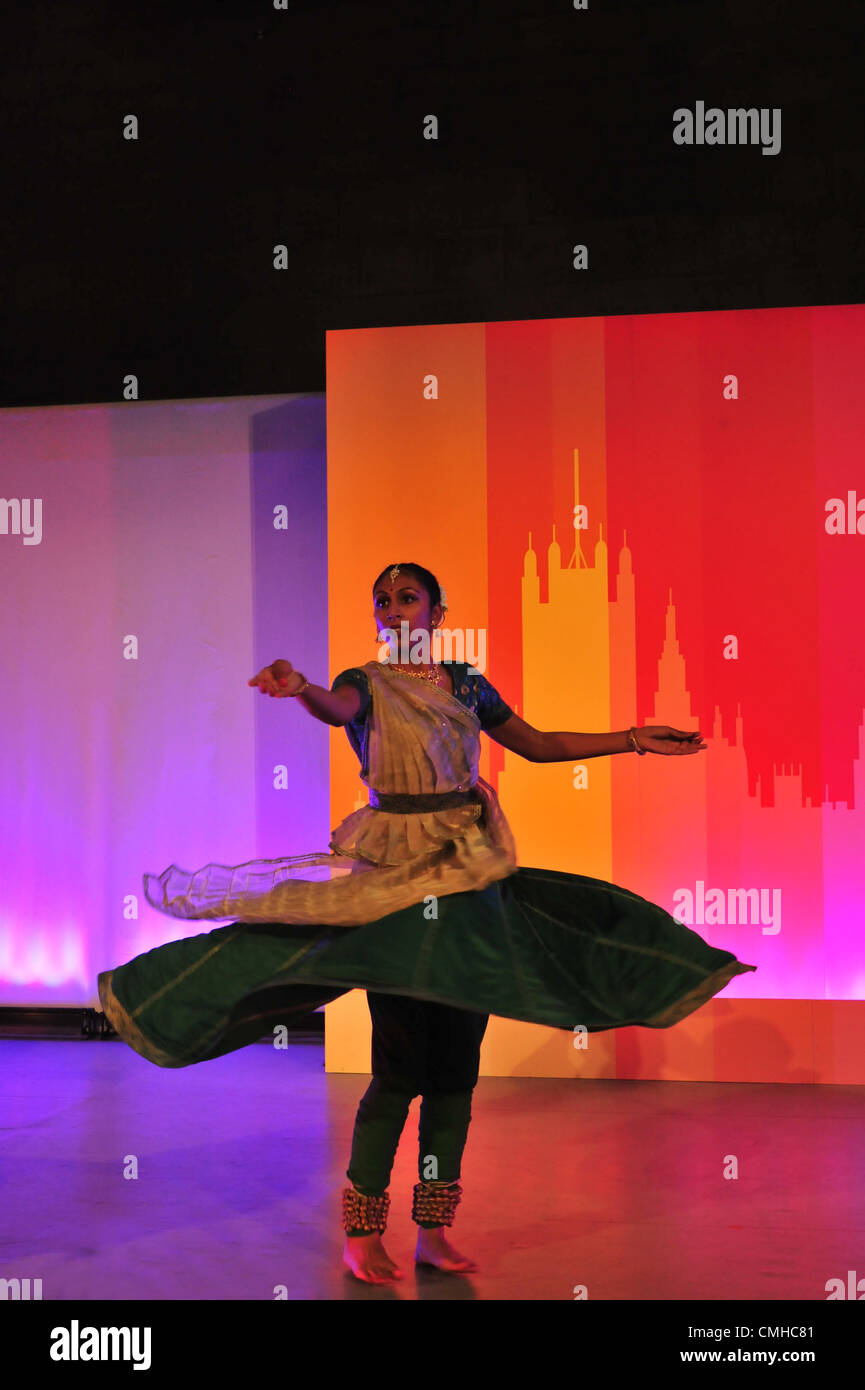 Tabla dance hi-res stock photography and images - Alamy