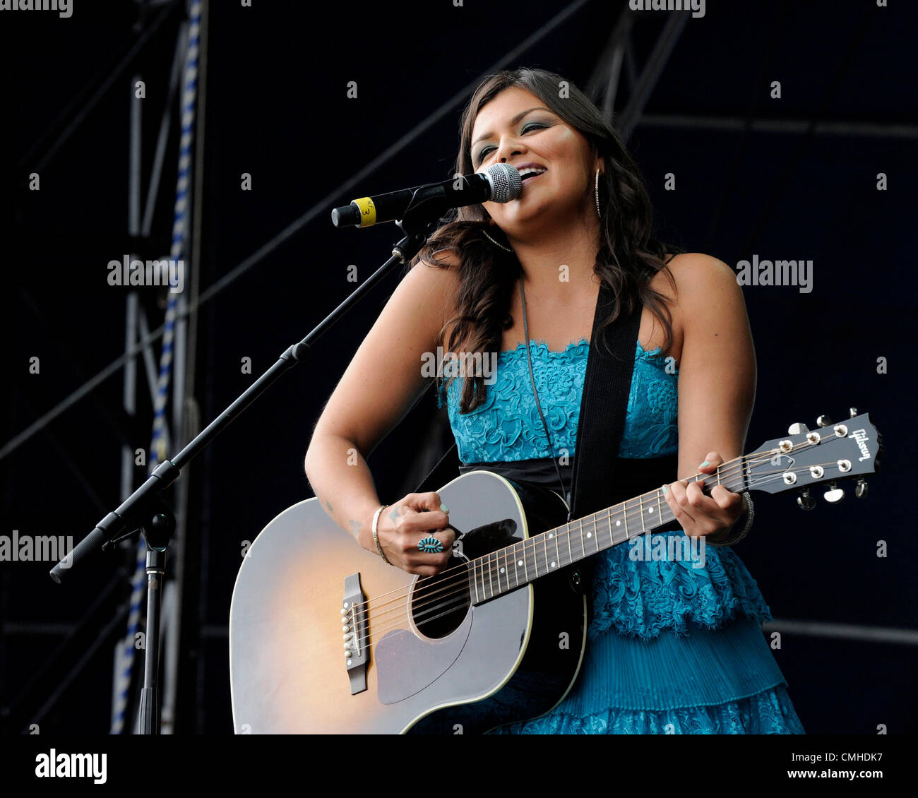 Crystal shawanda hi-res stock photography and images - Alamy