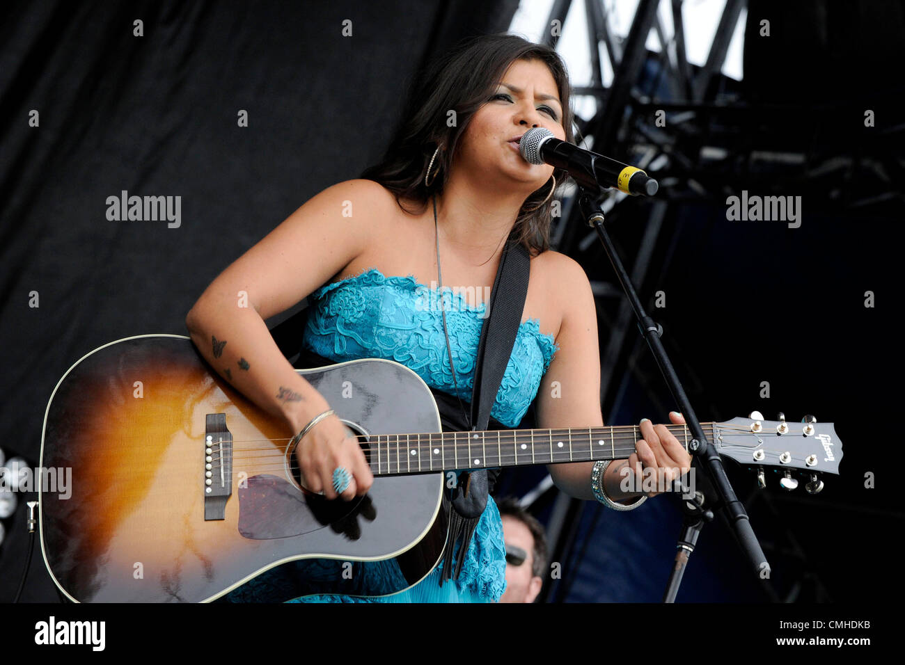 Crystal shawanda hi-res stock photography and images - Alamy