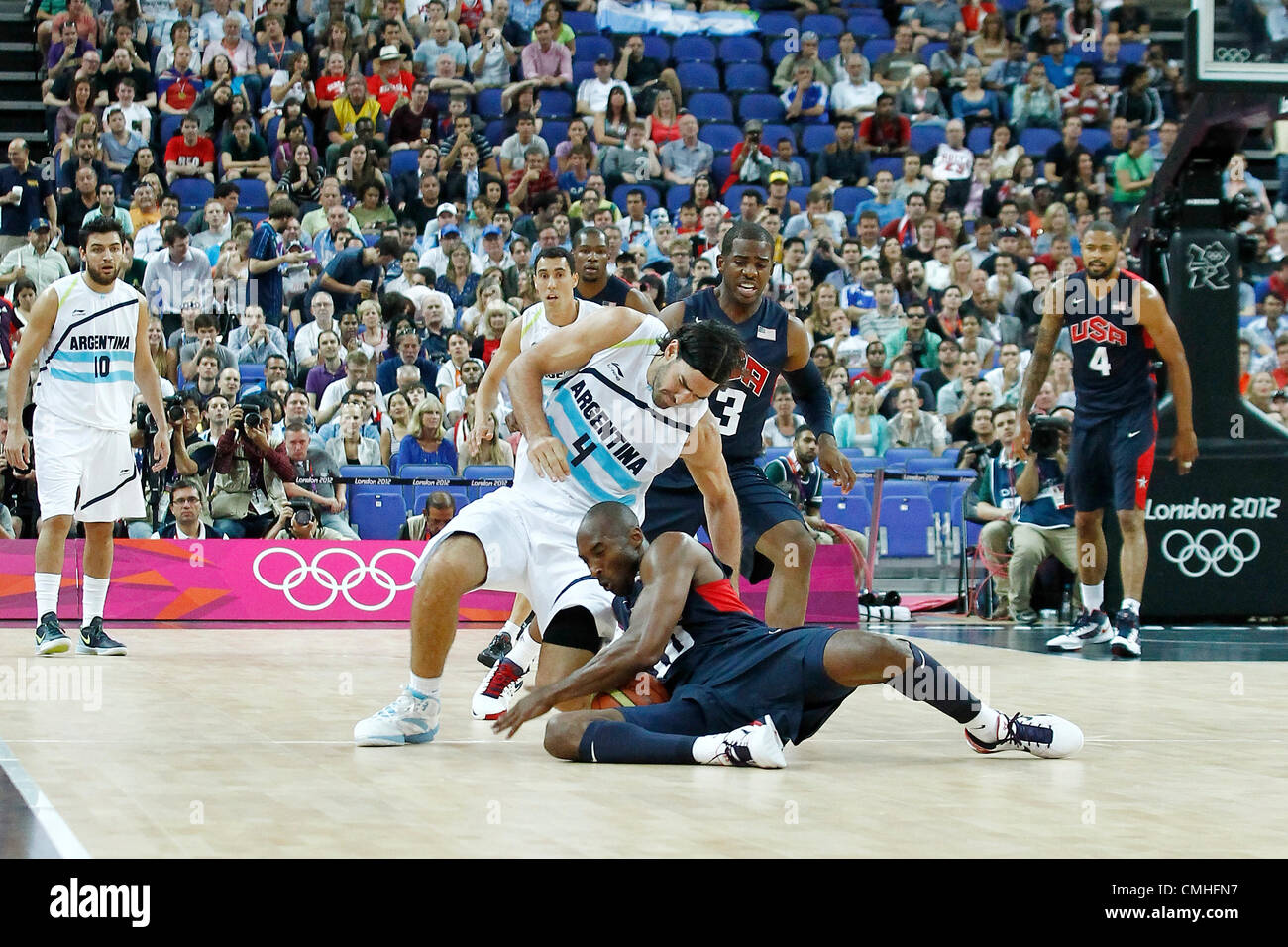 Olympics usa basketball loose ball hi-res stock photography and images ...