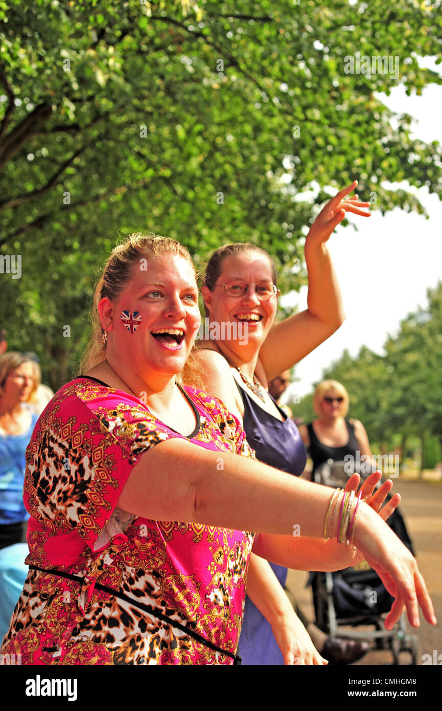 Happy union jack faces hi-res stock photography and images - Alamy