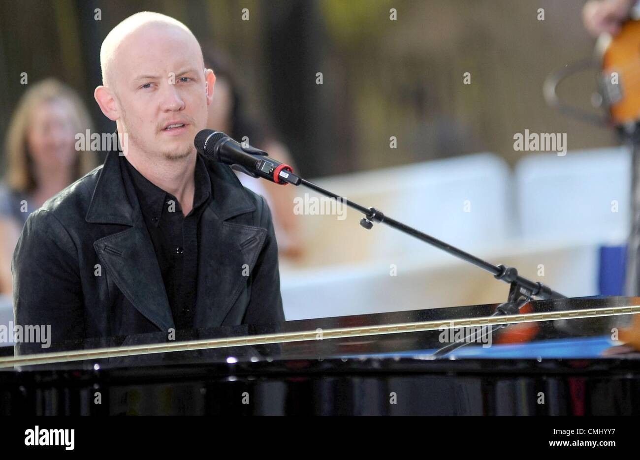 Isaac Slade on stage for NBC Today Show Concert with The Fray ...