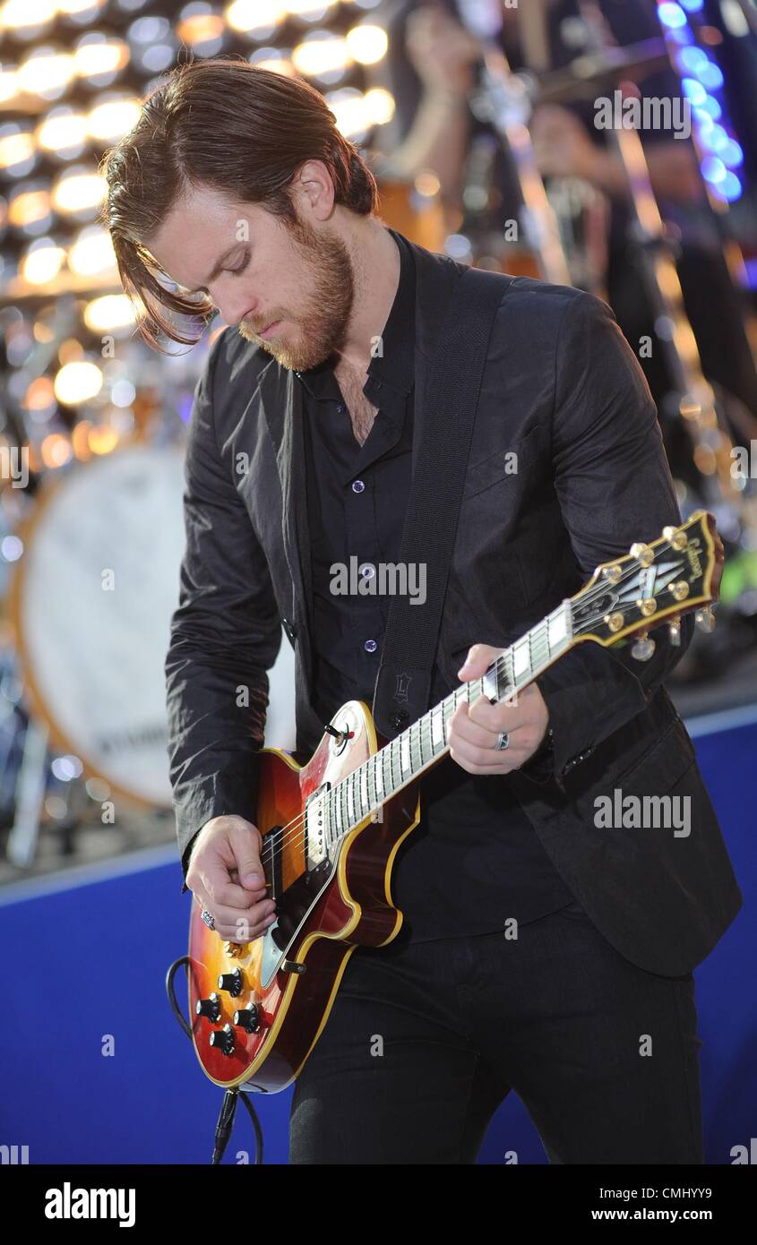 Dave Welsh on stage for NBC Today Show Concert with The Fray ...