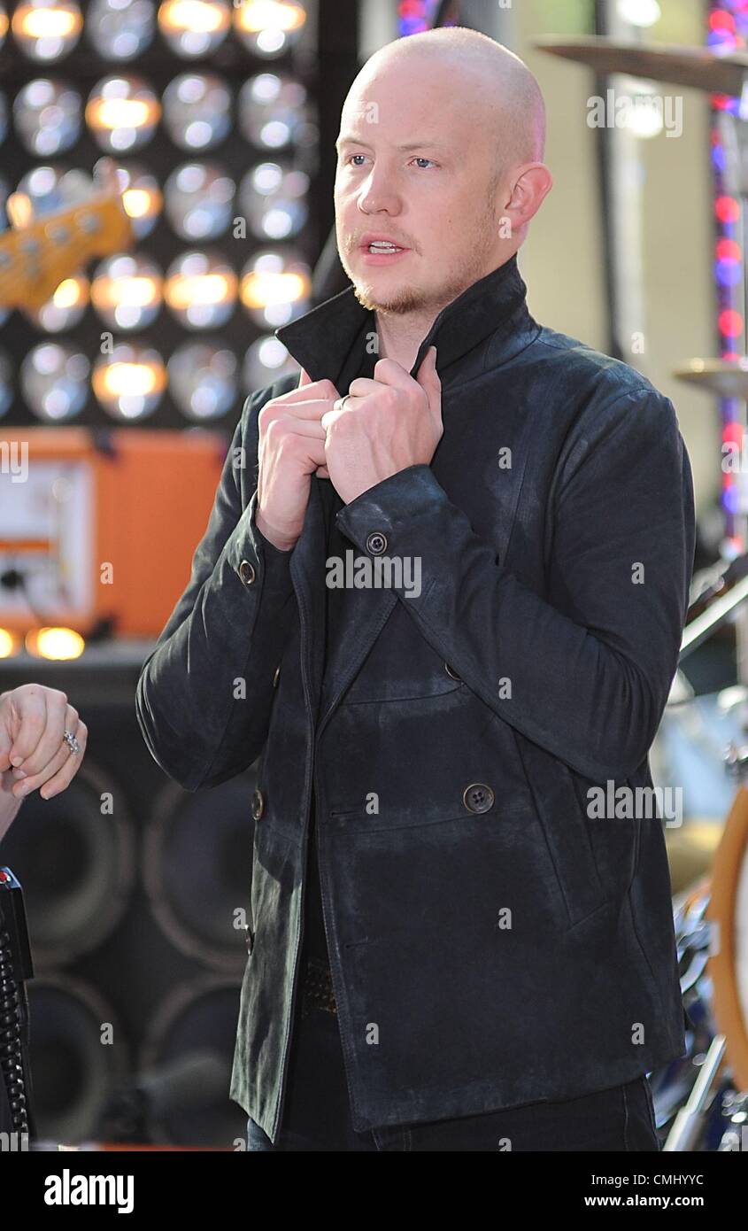 Isaac Slade on stage for NBC Today Show Concert with The Fray ...