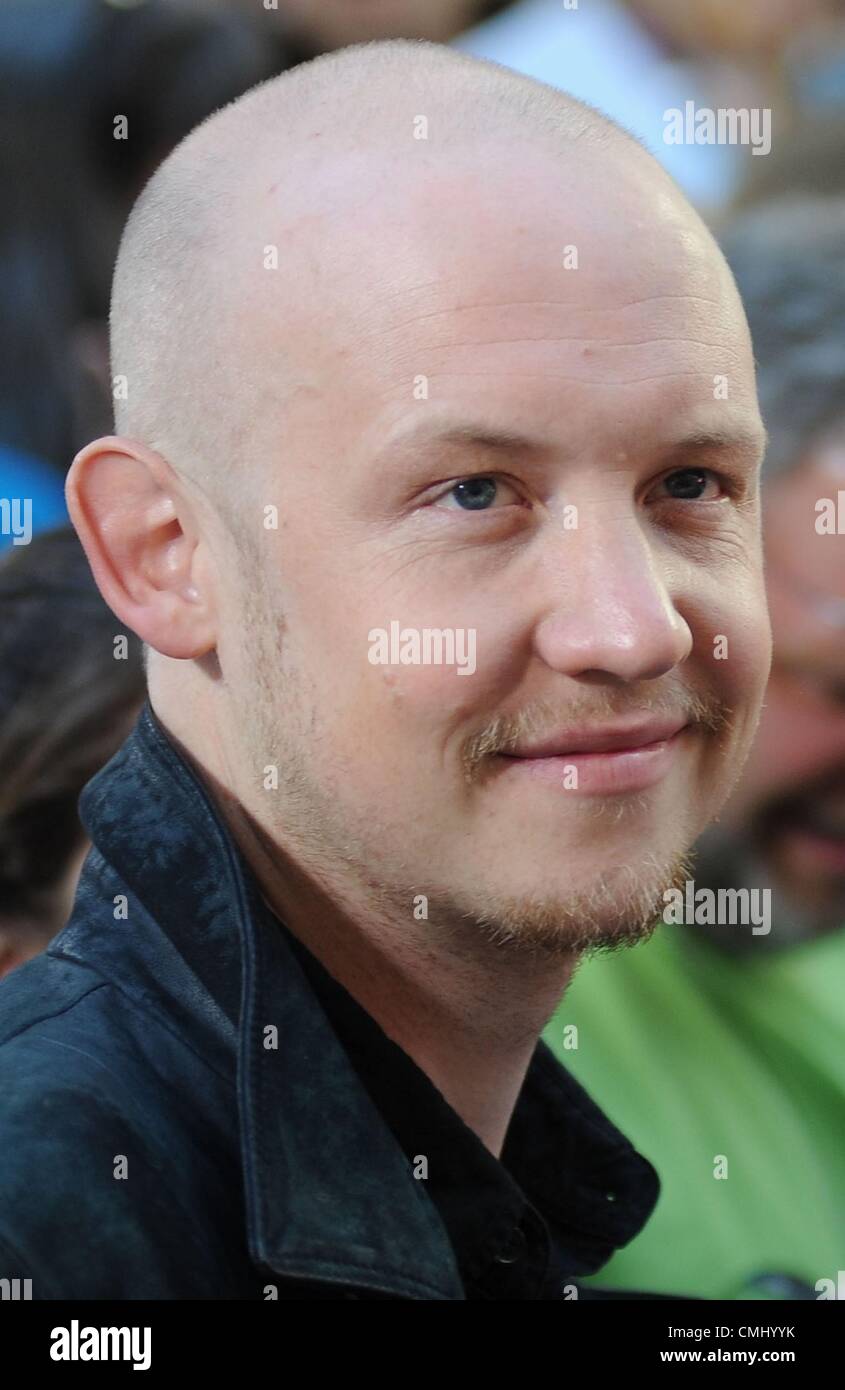 Isaac Slade on stage for NBC Today Show Concert with The Fray ...