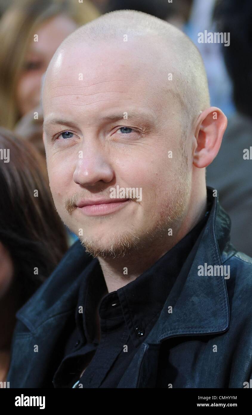 Isaac Slade on stage for NBC Today Show Concert with The Fray ...