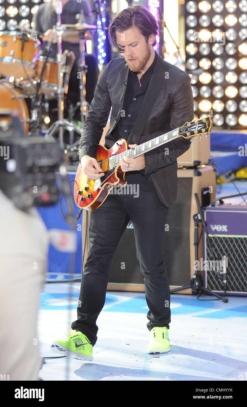 Dave Welsh on stage for NBC Today Show Concert with The Fray ...