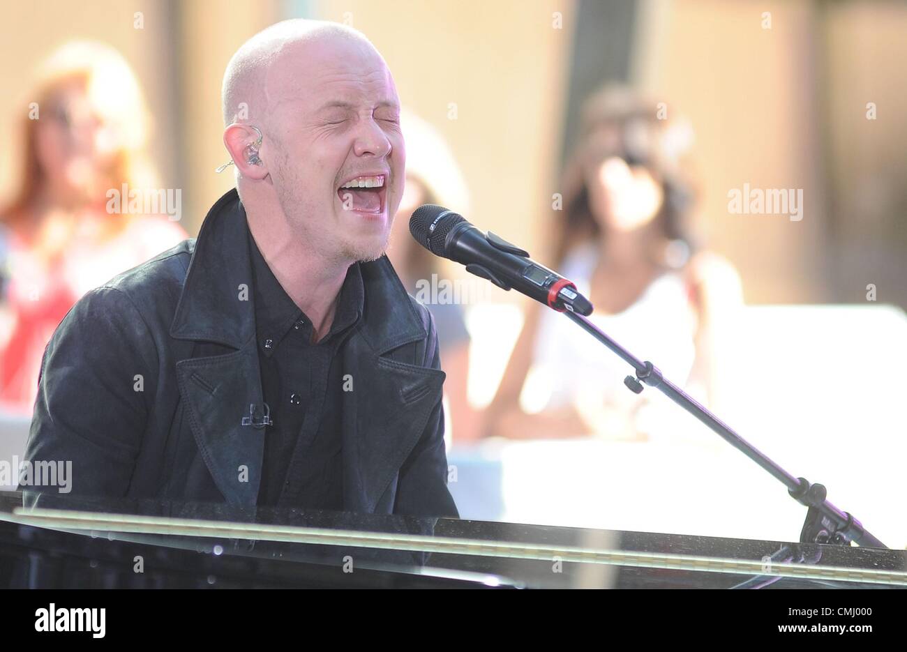 Isaac Slade on stage for NBC Today Show Concert with The Fray ...