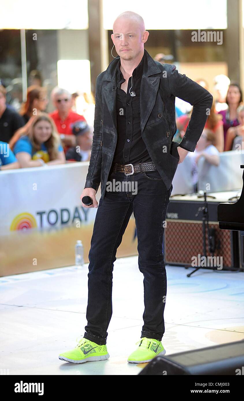 Isaac Slade on stage for NBC Today Show Concert with The Fray ...