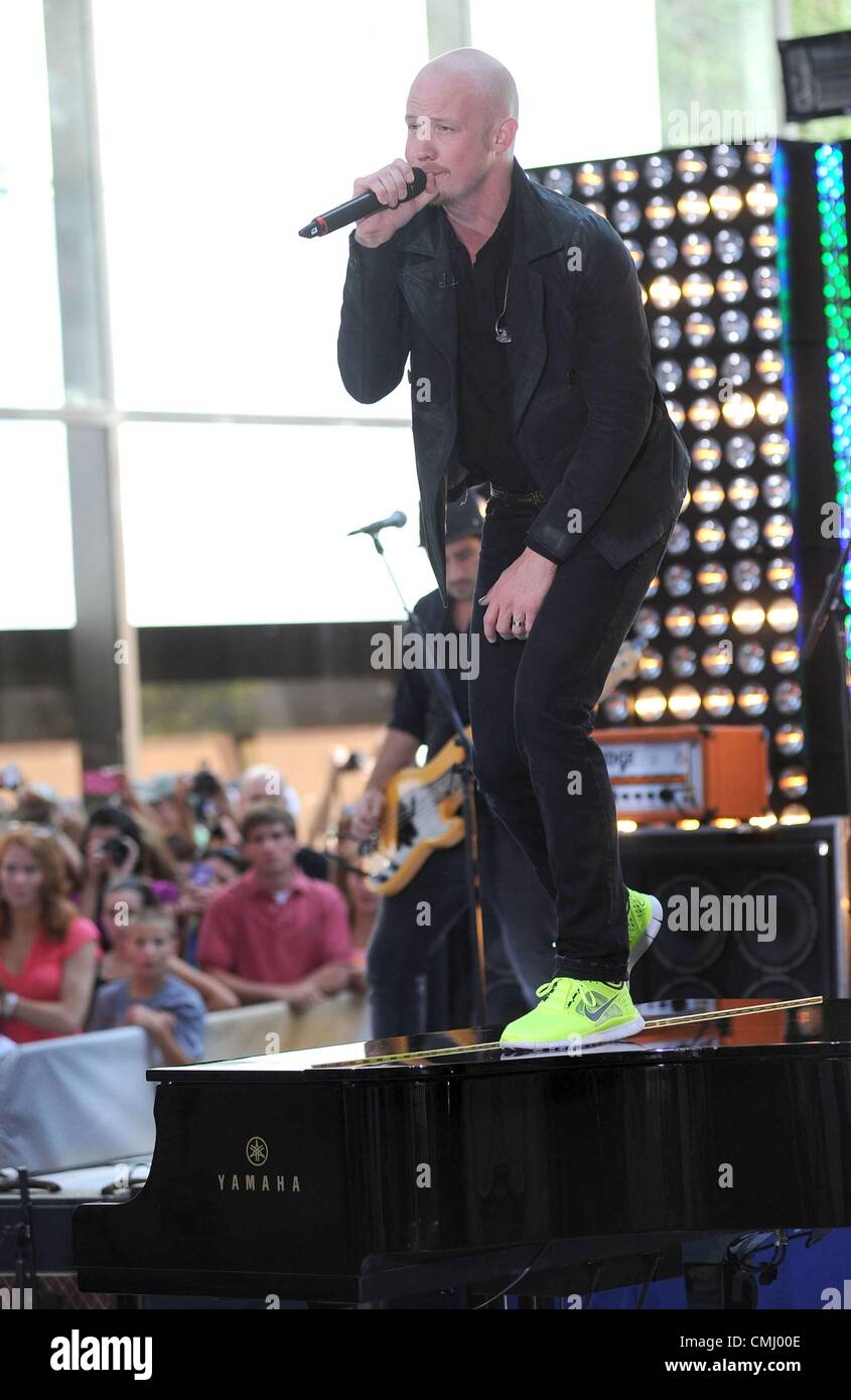 Isaac Slade on stage for NBC Today Show Concert with The Fray ...