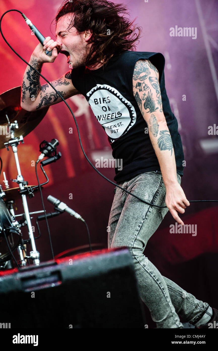 Cancer bats live in concert hi-res stock photography and images - Alamy