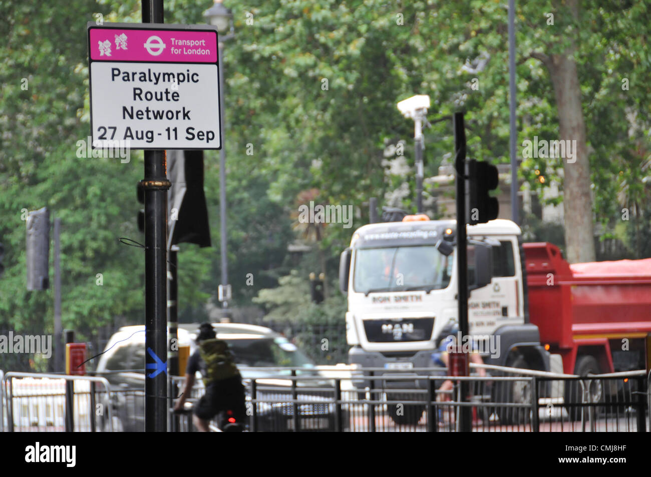 London 2012 sign paralympics hi-res stock photography and images - Alamy