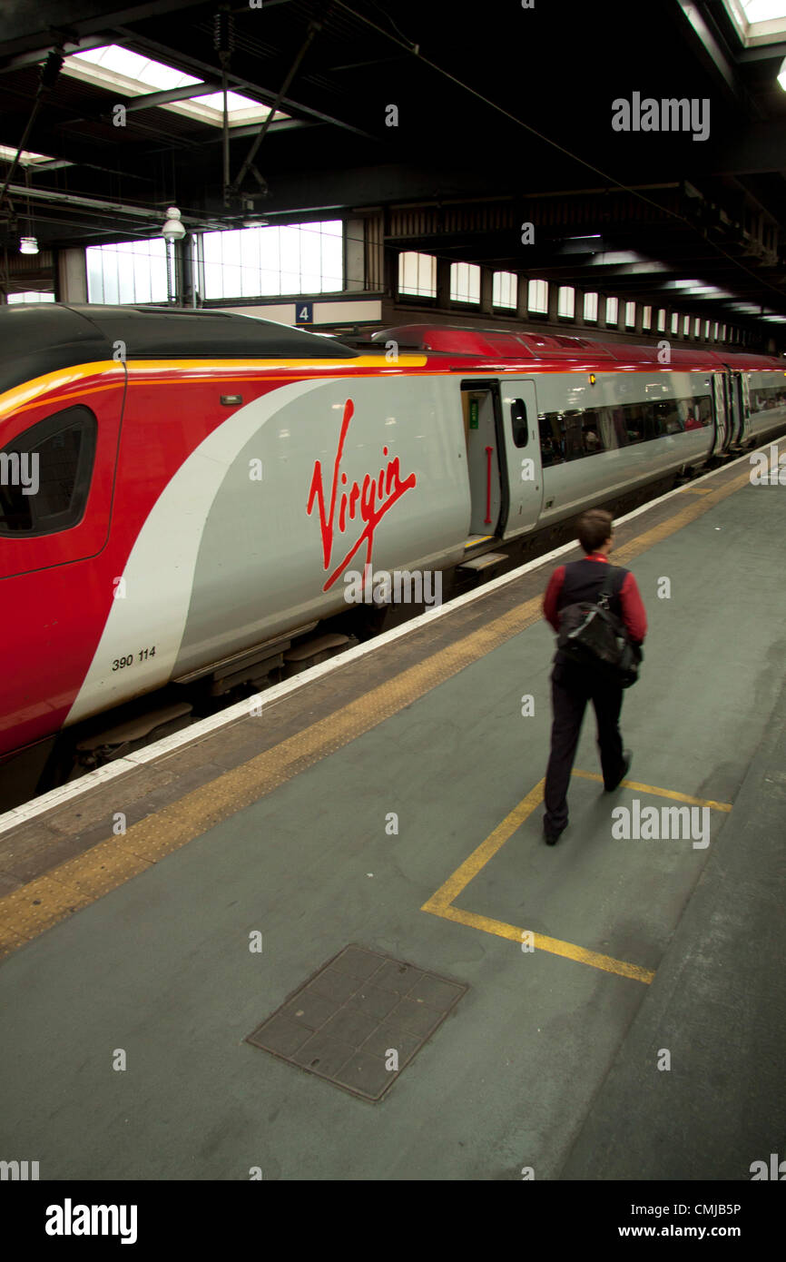 Virgin trains first group hi-res stock photography and images - Alamy
