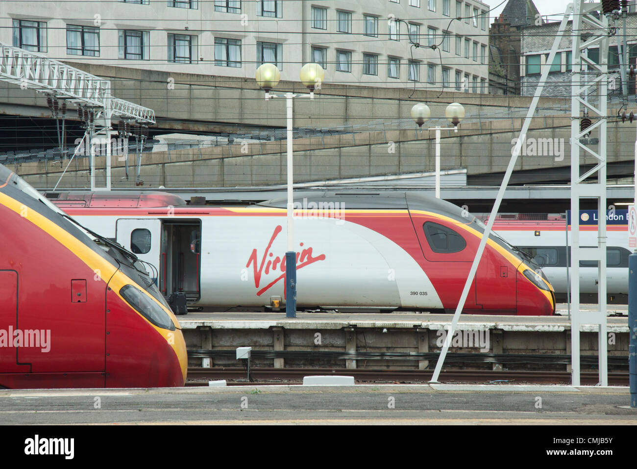 London euston train service hi-res stock photography and images - Alamy