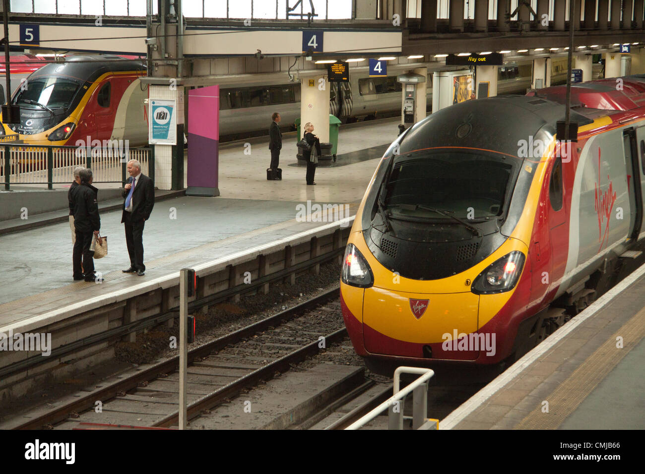 London euston train service hi-res stock photography and images - Alamy