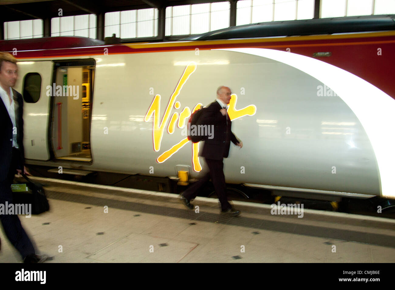 London euston train service hi-res stock photography and images - Alamy