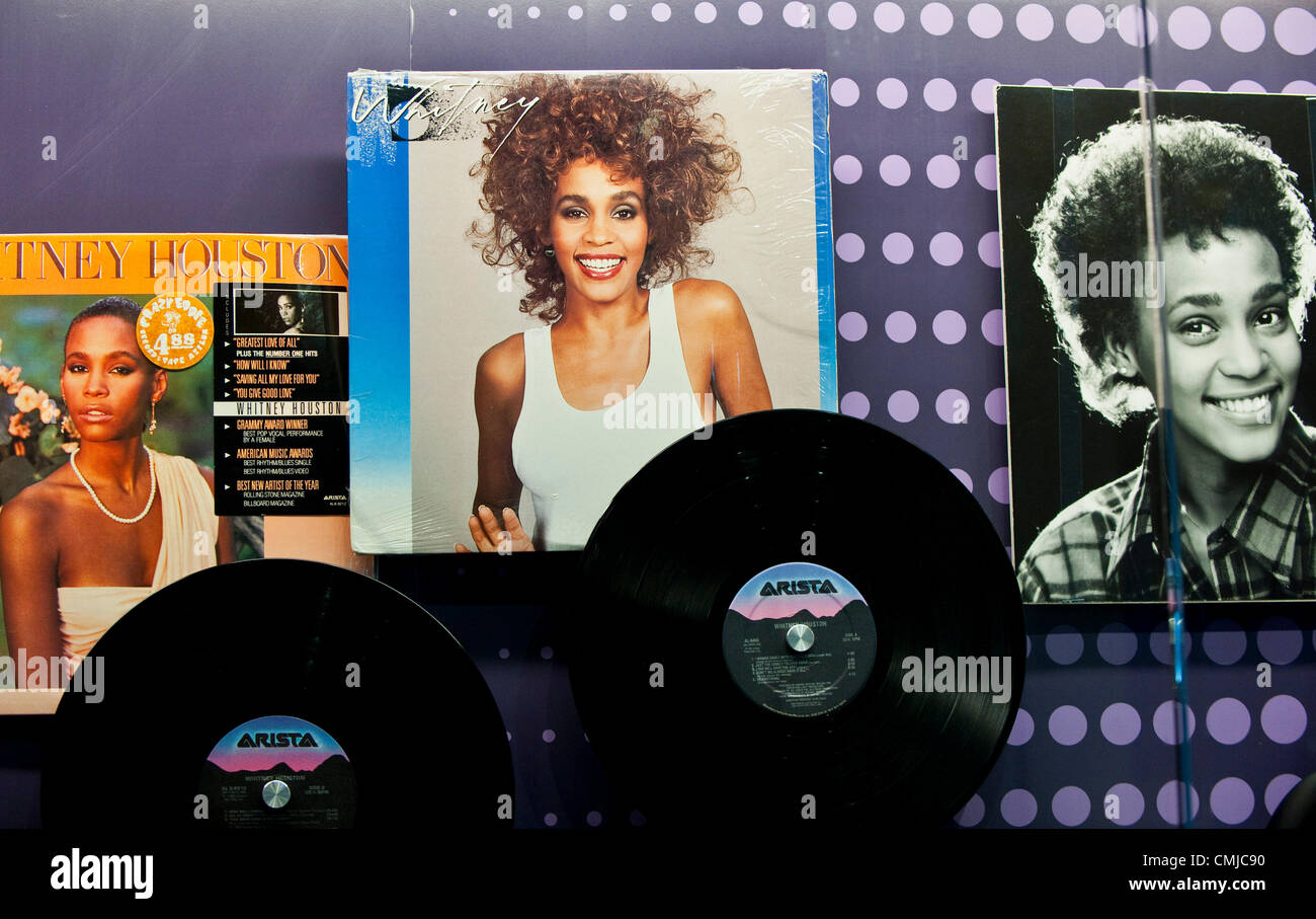 Whitney houston grammy award hi-res stock photography and images - Alamy