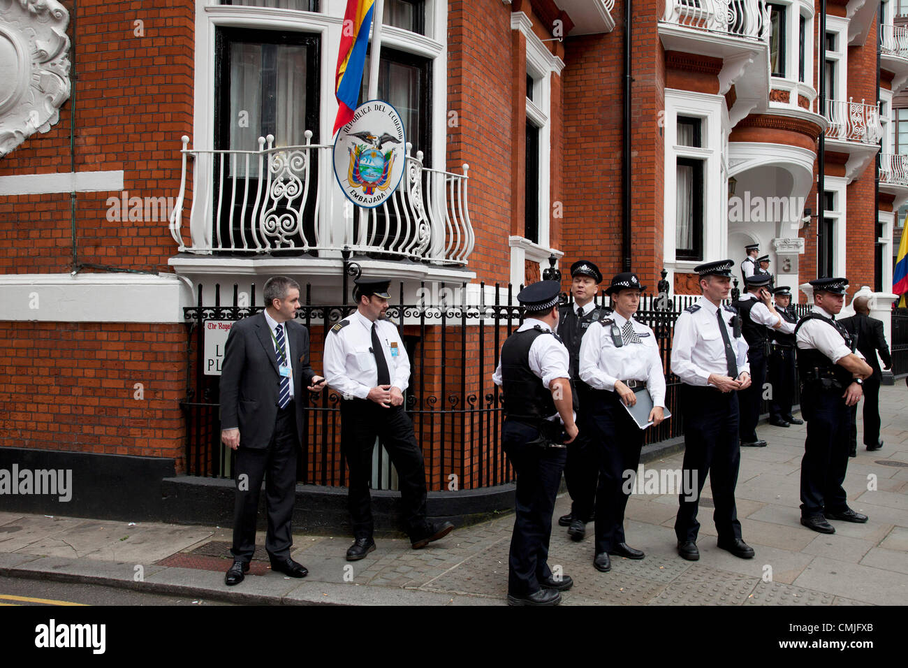 London, UK. Thursday 16th August 2012. Police on duty outside the ...
