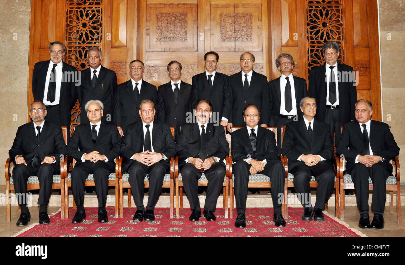 Chief Justice, Justice Iftikhar Muhammad Chaudhry in group photo with ...