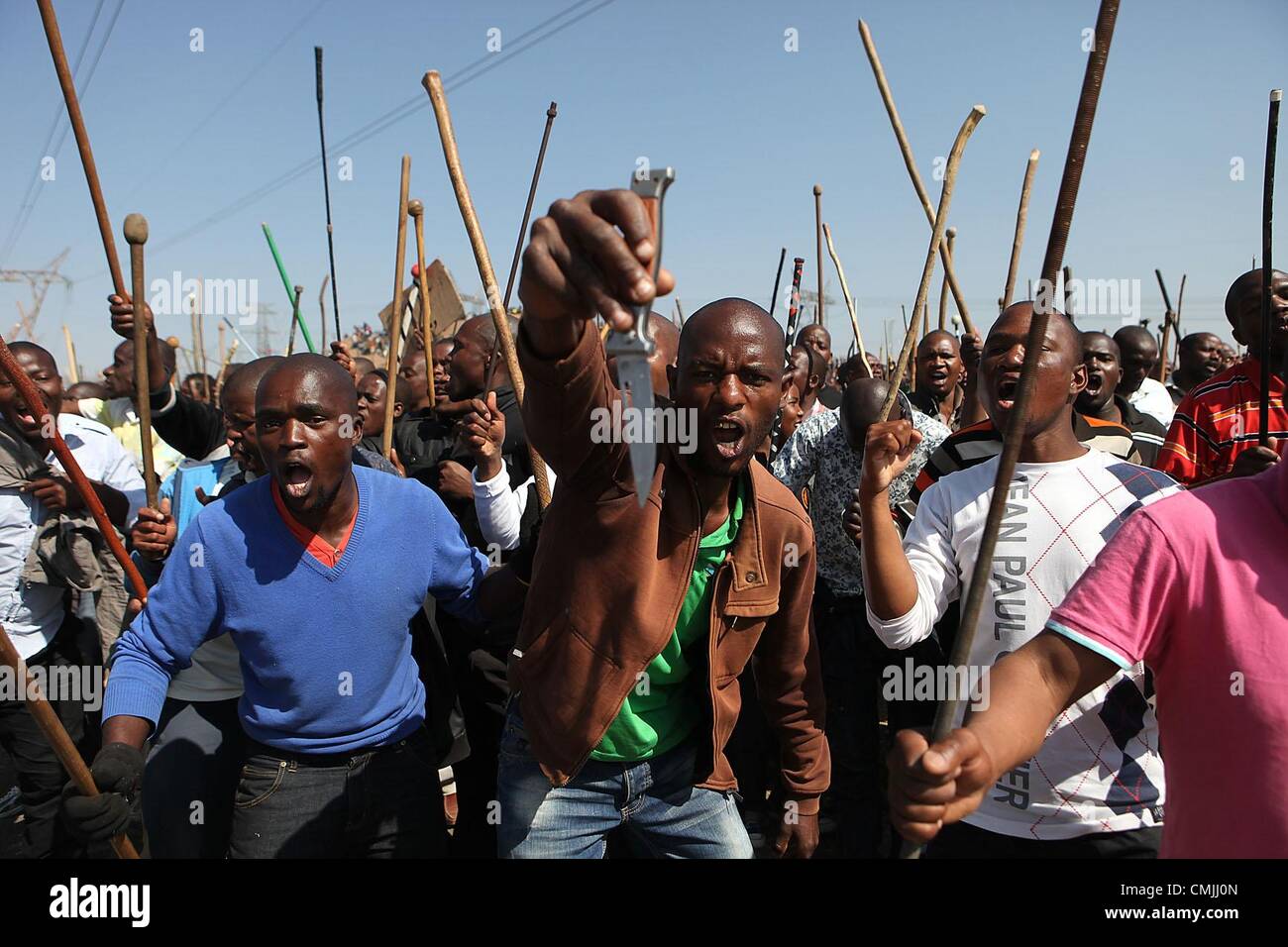 16th Aug 2012. RUSTENBURG, SOUTH AFRICA: Striking mine workers meet to ...