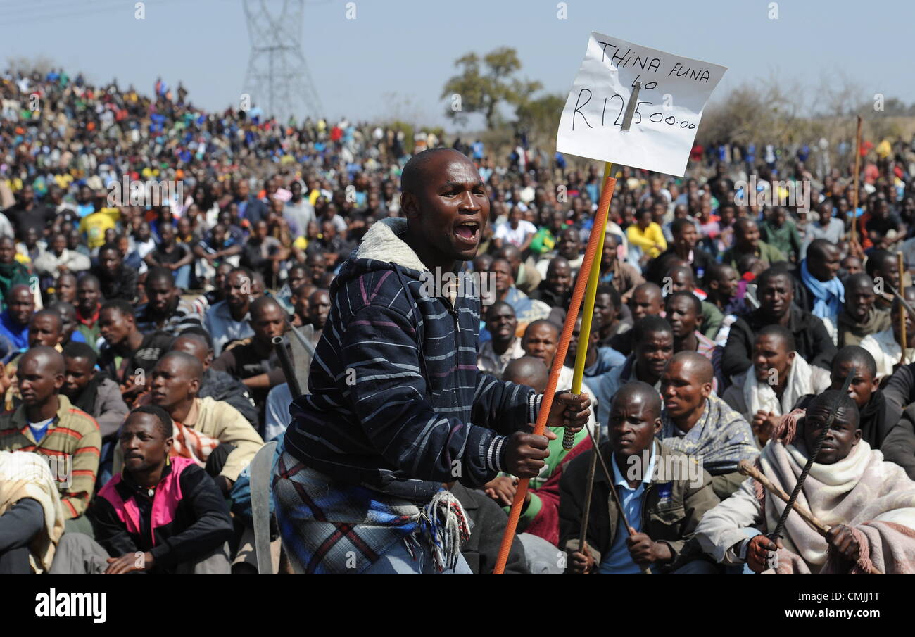 16th Aug 2012. RUSTENBURG, SOUTH AFRICA: Striking mine workers meet to ...